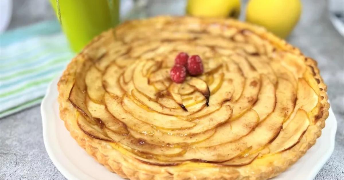 Tarta de manzana y crema pastelera | Postres Fáciles y Ricos