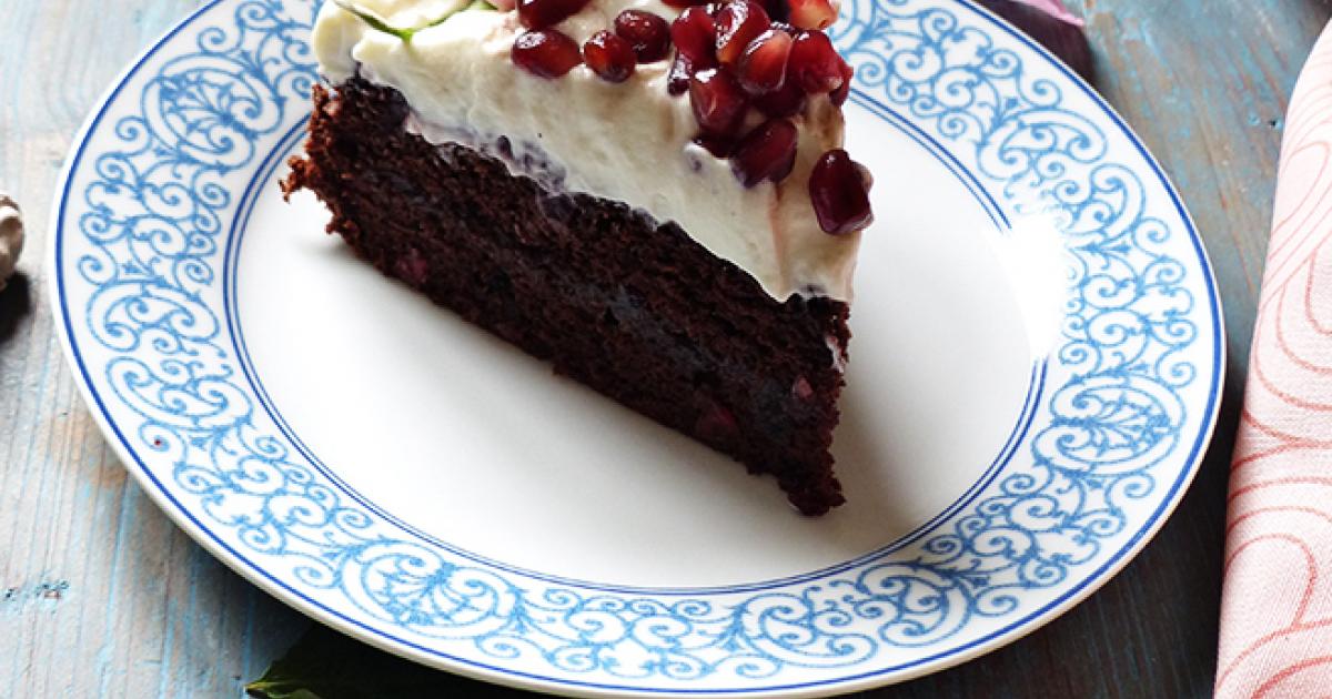 Pastel de choco, granadas y crema | Postres Fáciles y Ricos