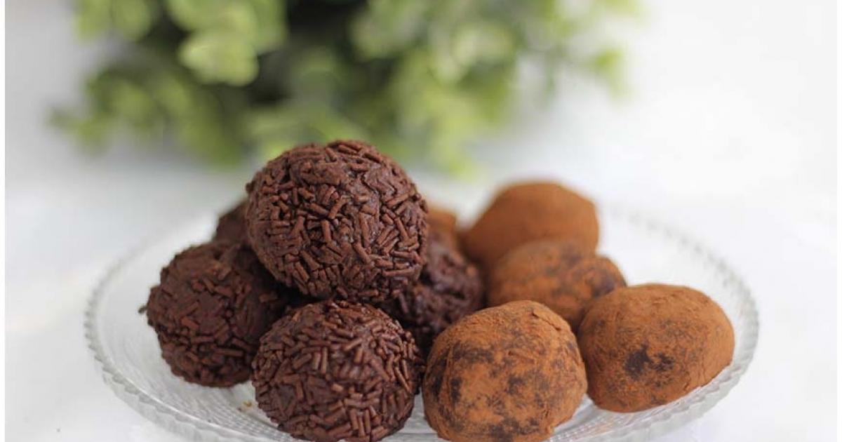 Trufas de chocolate caseras muy fáciles | Postres Fáciles y Ricos